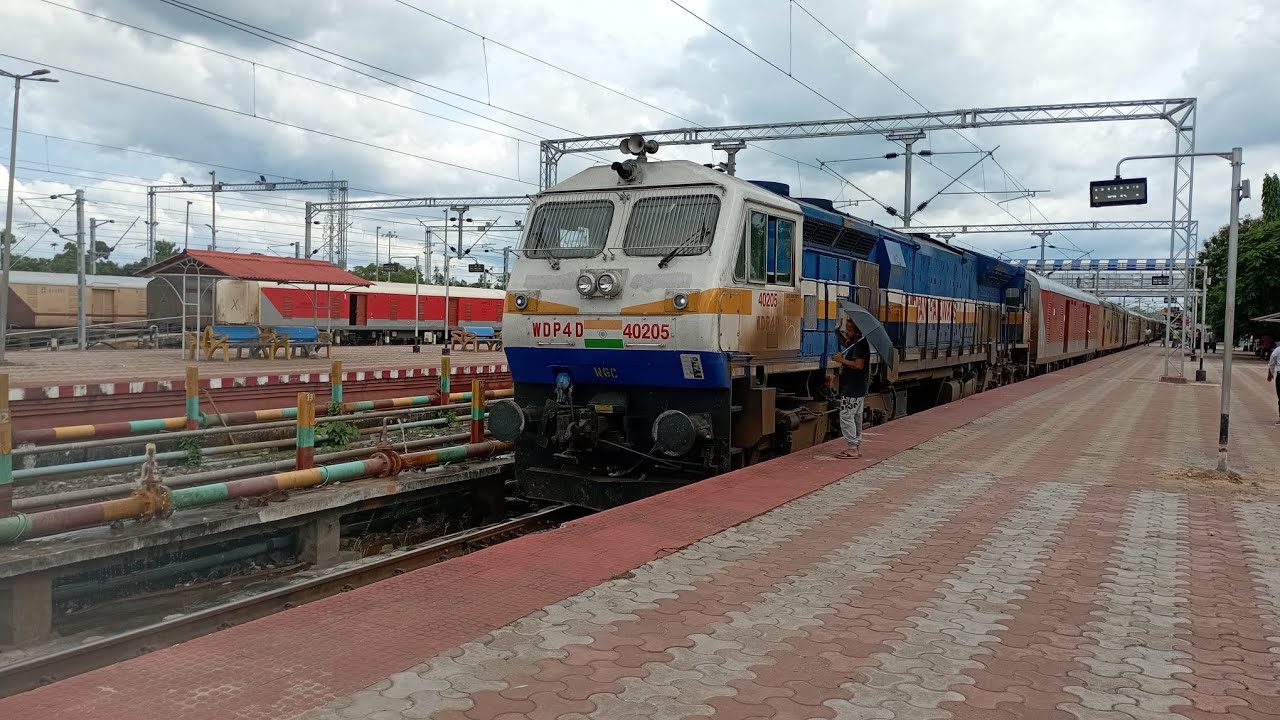 Agartala Tejas Rajdhani Express (20501) Aggressive honking + Departure ...