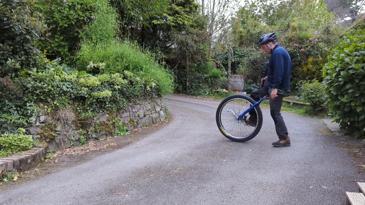 How to free mount 29" Unicycle - YouTube