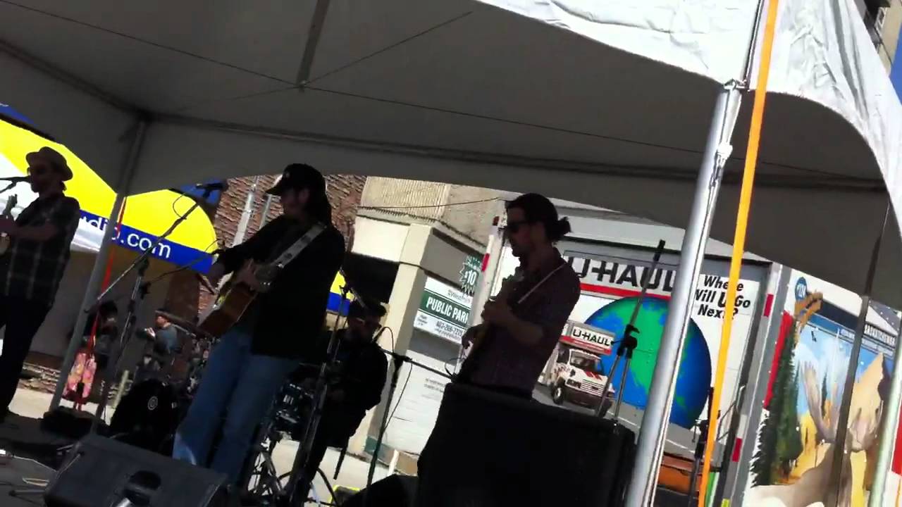 Pop/rock live on the 4th street - YouTube