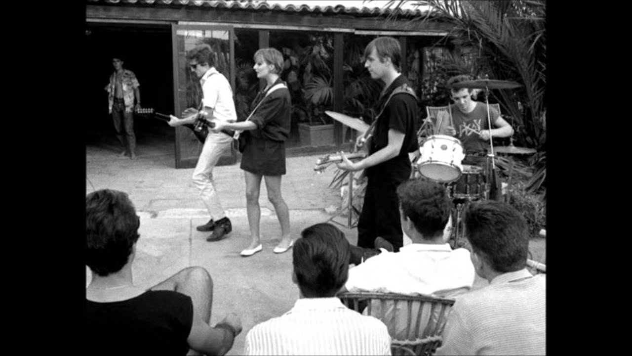 les Bandits - Station (1984) - YouTube