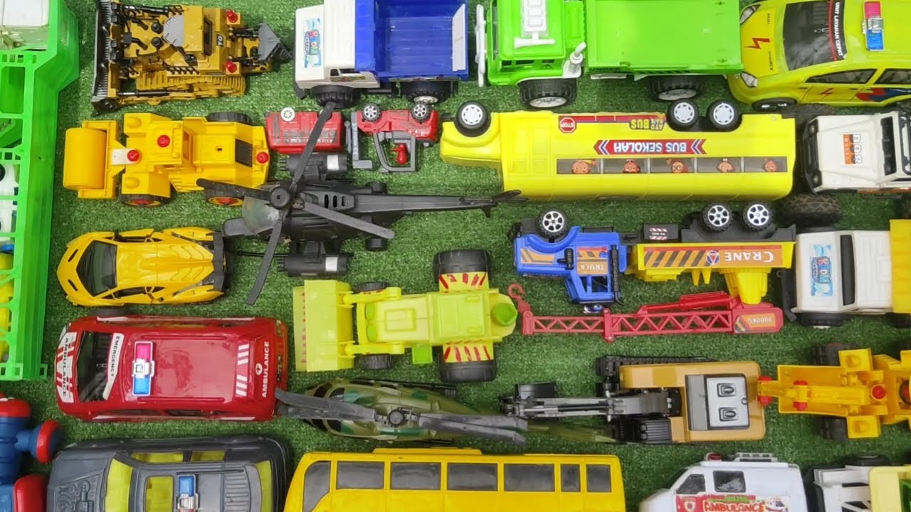 Mobil Tumpuk berjejer mobil mobilan beko loader mobil bus, bus tayo bus ...