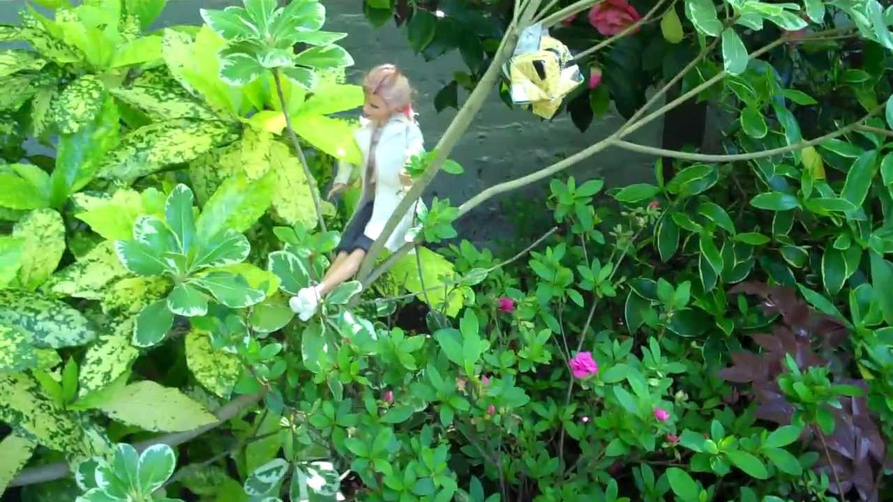 Hunger Games Scene 4 - Attack of the Tracker Jackers - YouTube