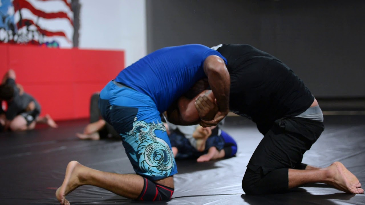 MMA Coach Alex Ray showing his skills - YouTube