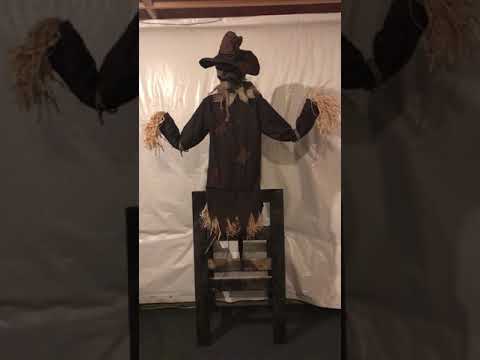 Scarecrow Thrasher (Thrashing Scarecrow) - Party City - YouTube