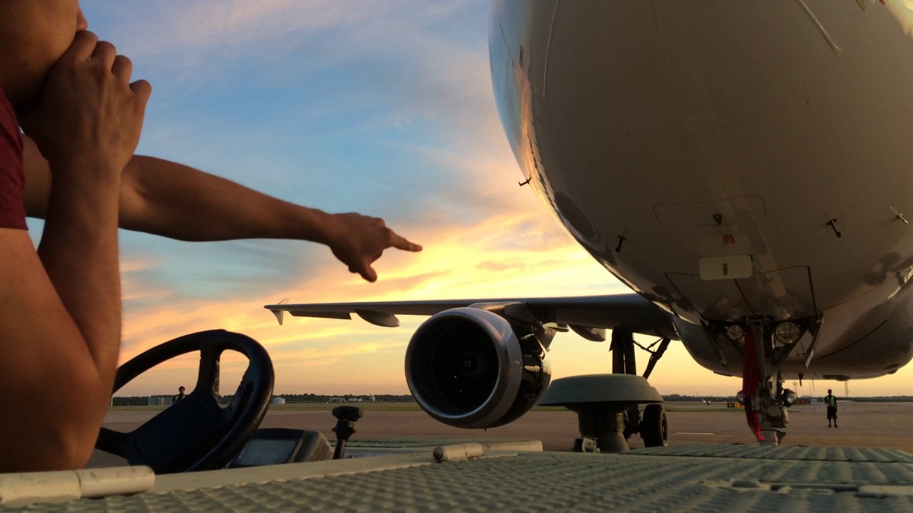 Towing an Airbus A320 - YouTube