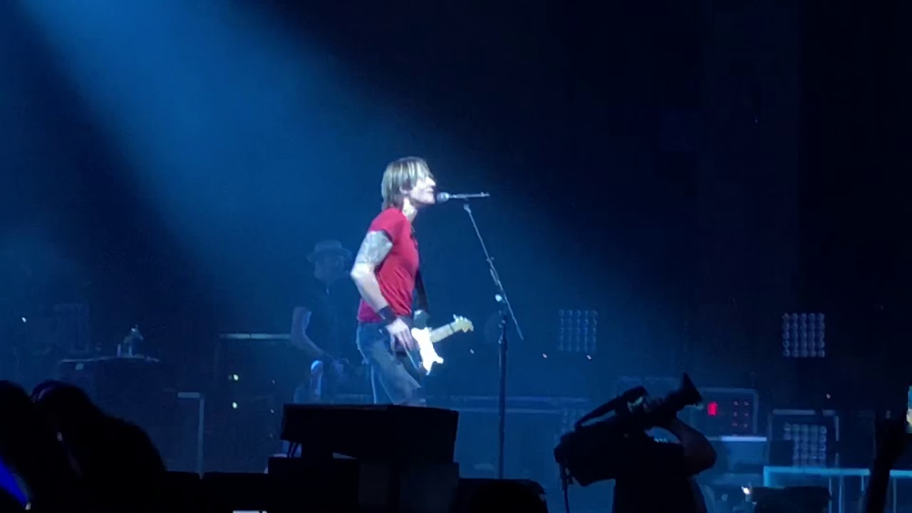 Keith Urban LIVE in PHOENIX - YouTube