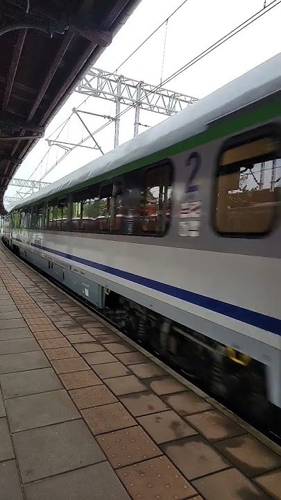 PKP IC Szyndzielnia Wjazd na peron 1 stacji Opole Gł - YouTube