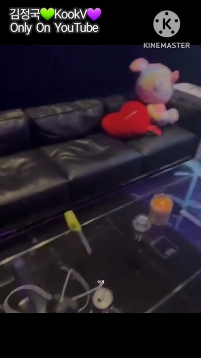 Jungkook brings Taehyung's Hello Kitty to his new house - Jungkook live 20241218 #taekook #bts ...