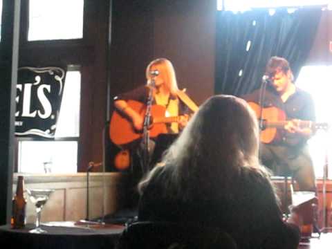 Lisa McCallum - Chip On Her Shoulder - YouTube