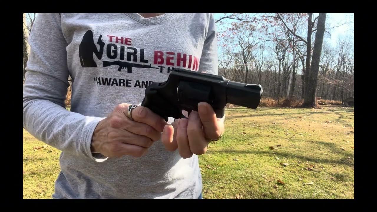 Speed Reloading a Revolver - YouTube