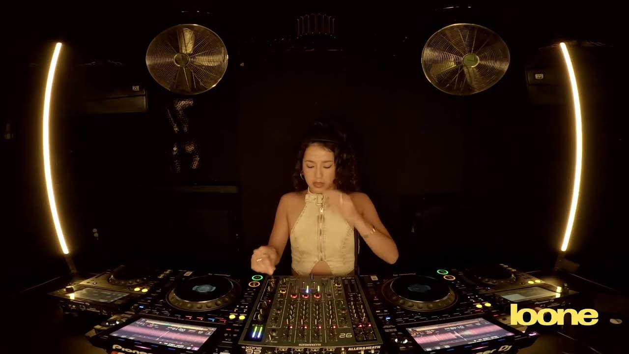 Loone LIVE w/ THANILA - YouTube