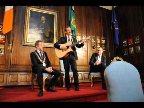 Visit by Col Chris Hadfield to the Mansion House, Dublin - YouTube
