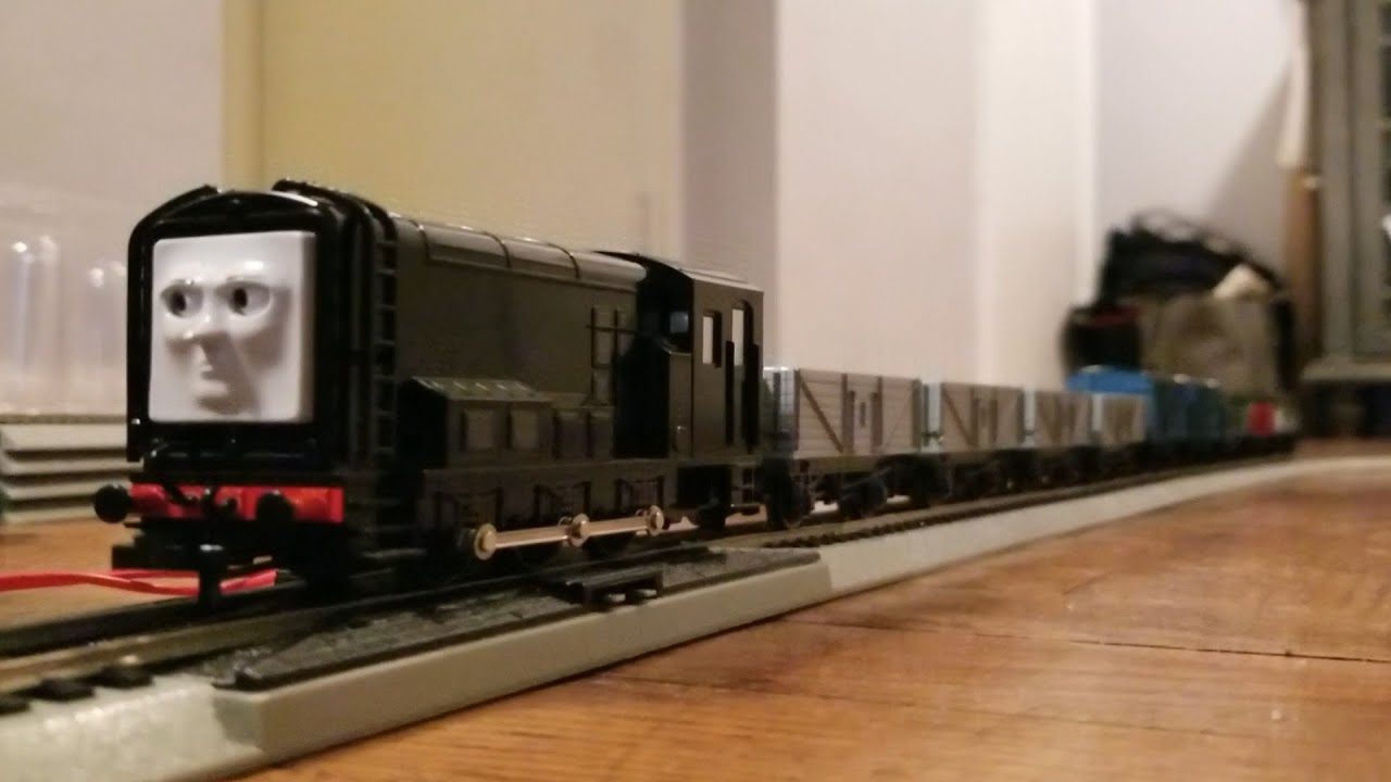 Bachmann Grumpy Diesel Unboxing, Review, and Run! - YouTube