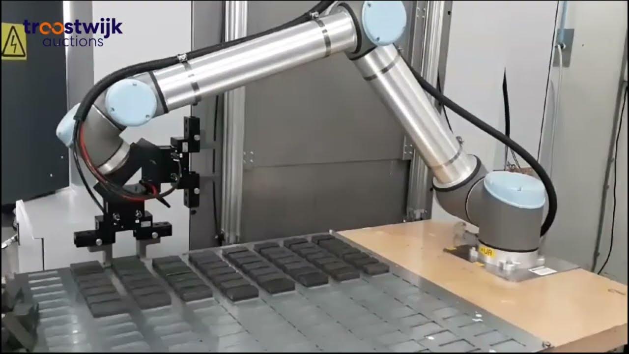 Universal Robots UR10 (2018) - CNC 6-assige cobot - YouTube
