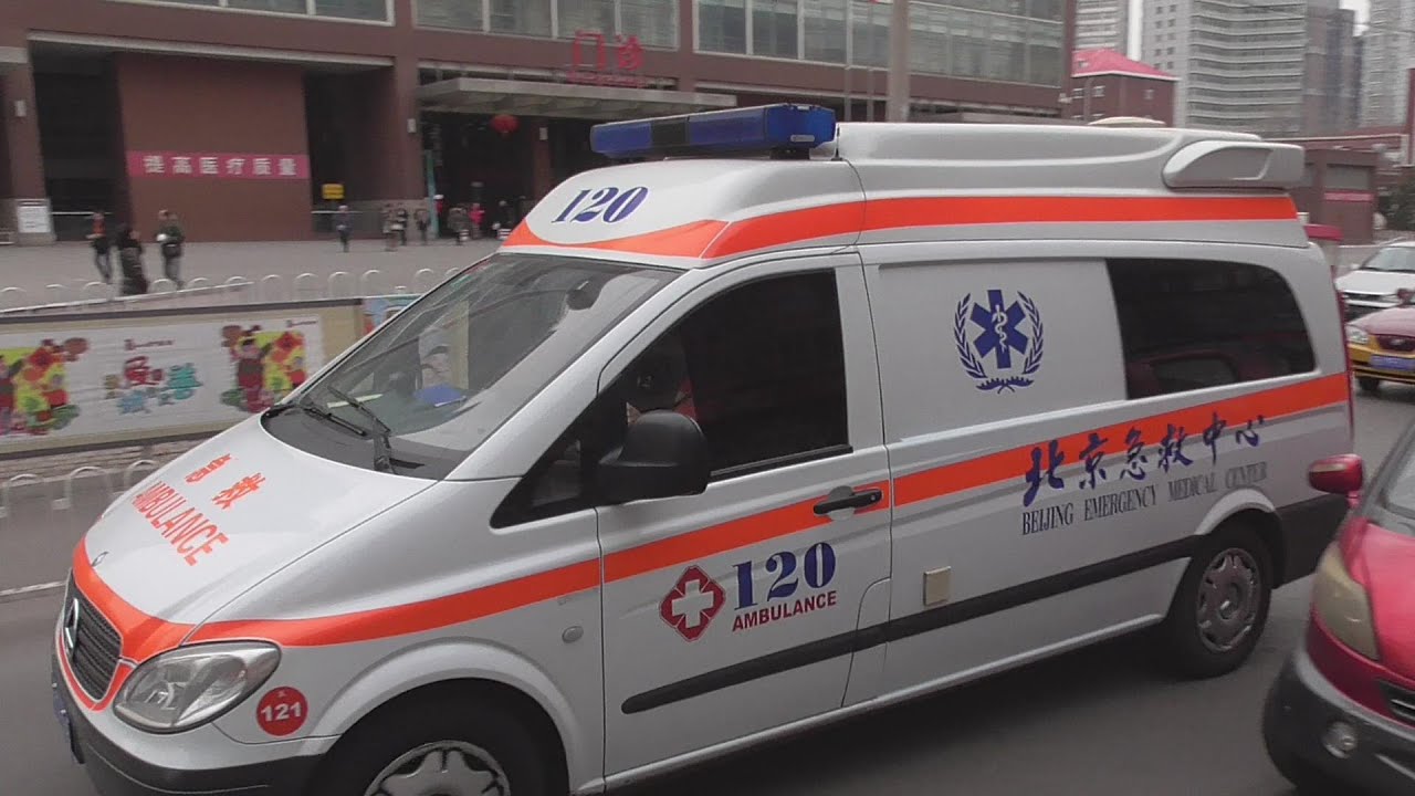 Beijing Ambulance responding[Horn]//北京120救护车出警 - YouTube