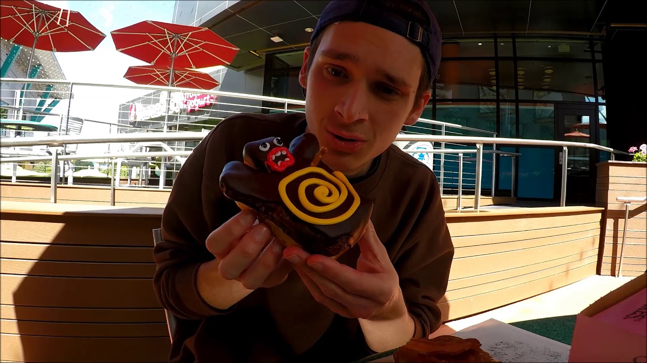 Voodoo Doughnuts at Universal Orlando!! - YouTube