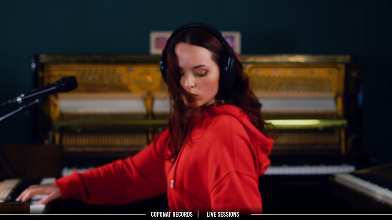 Sarah Coponat - The Marksman ( Live from the Studio - Felt piano, Synth ...