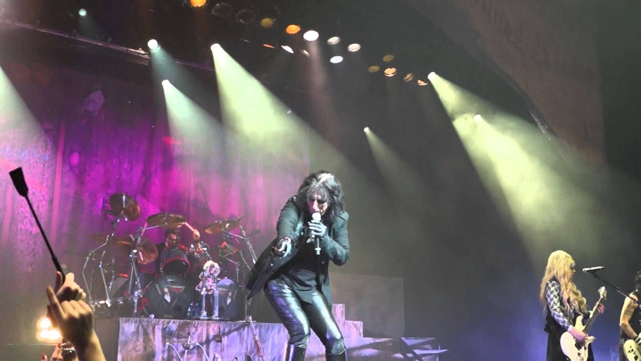 Alice Cooper - Poison [LIVE & HD] - Raise The Dead Tour - YouTube