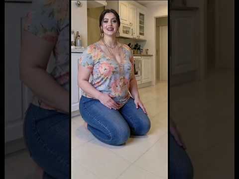 Biographie et style de vie de Costina, mannequin grande taille #plussize #curvy #streetfashion