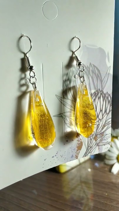 Лепестки крокуса в смоле.#эпоксиднаясмола #handmade #серьги # ...