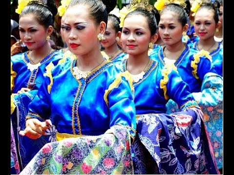 Tari Batik Jlamprang Pekalongan di Istana Negara 17 Agustus 2013 - YouTube