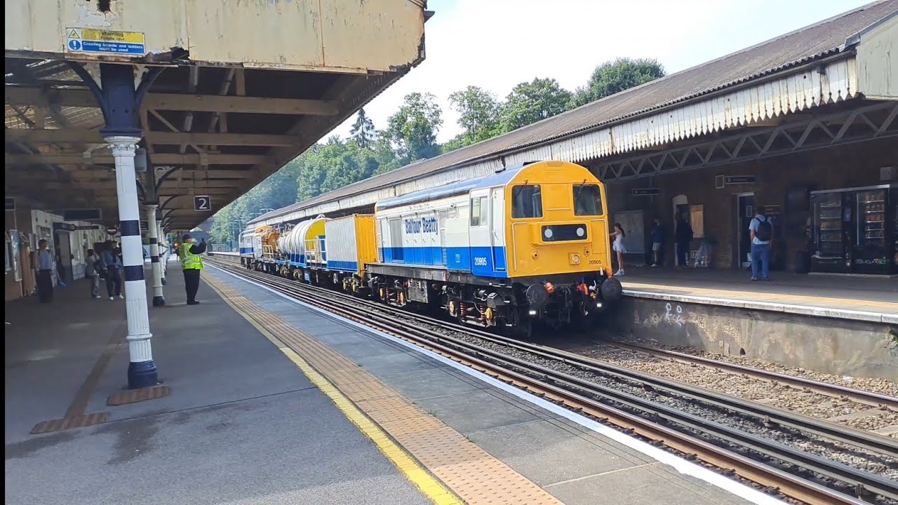 Balfour Beatty 20901 + 20905 on 6J09 twice through Winchester Train ...