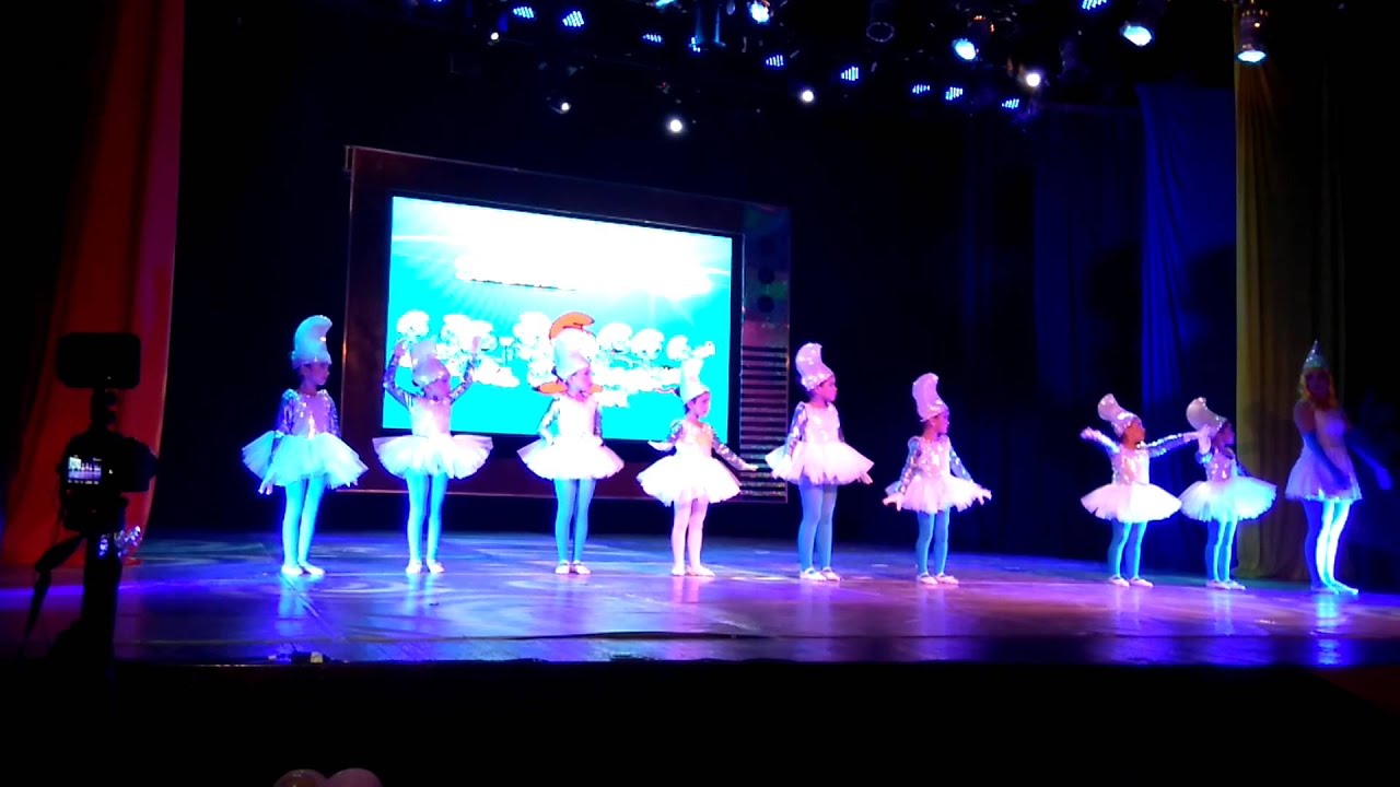 Smurfs ballet Salesiano - YouTube