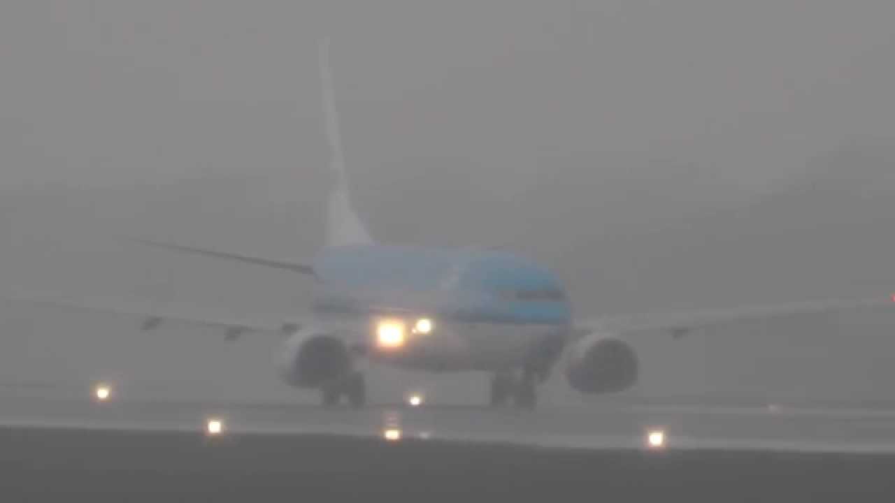 KLM 737-800 Poor Visibility Landing at Manchester Airport - YouTube