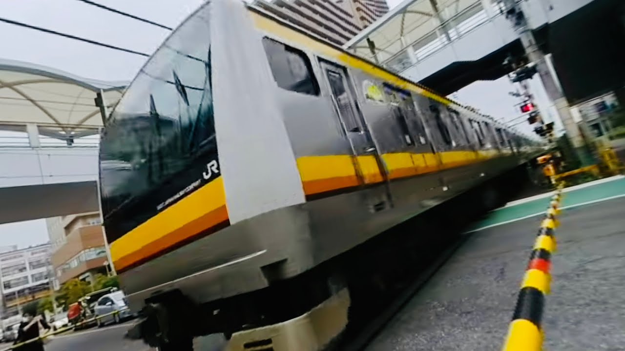 [VR180] 南武線・鹿島田駅前の鹿島田踏切を鹿島田駅に到着するE233系が通過 - YouTube