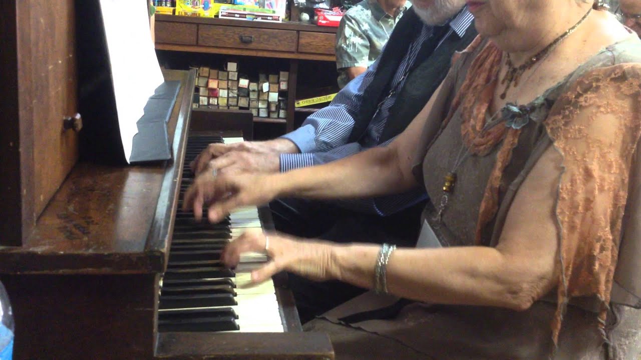 Hiawatha (Neil Moret), played by Jack and Chris Bradshaw - YouTube