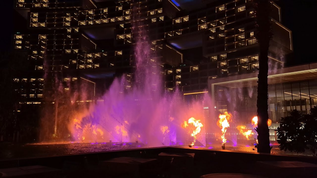 Atlantis The Royal Skyblaze (Horizon) - Chariots Of Fire (No Fog) - YouTube