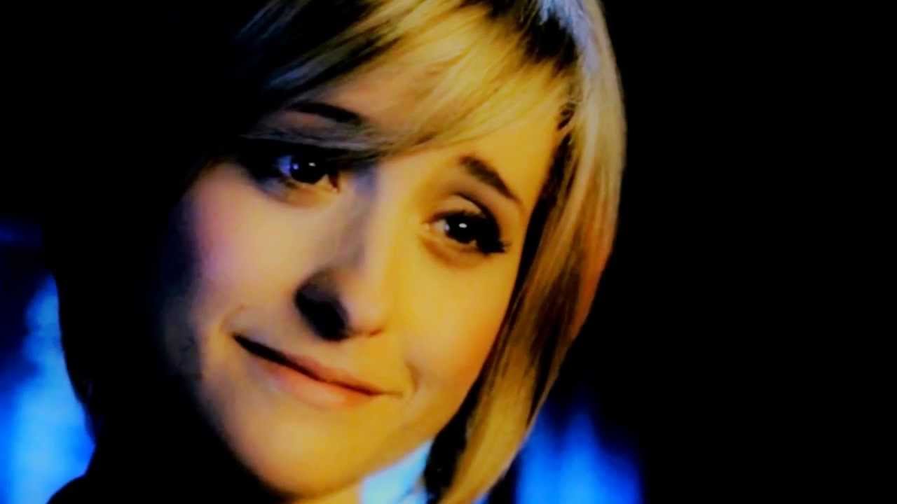 Chloe & Oliver (Chlollie) - Friendship, Love and Understanding - YouTube