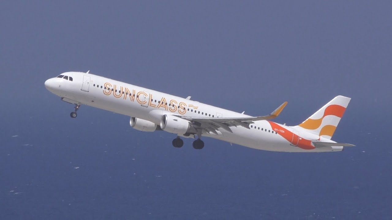 SunClass Airlines take-off - YouTube