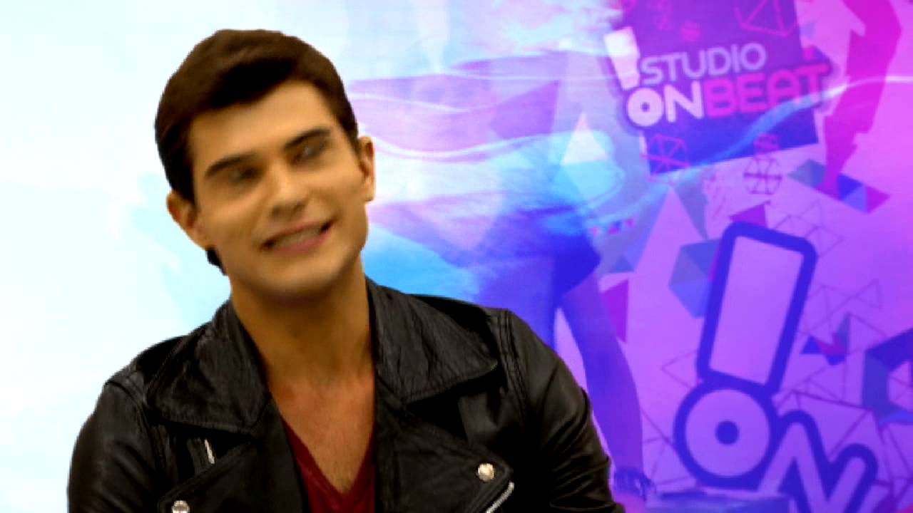 Disney Channel España | Alba Rico entrevista a Diego - YouTube