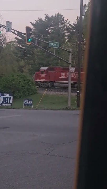 INRD 3808 and INRD 3807 Lead THUT1 through Terre Haute, IN - YouTube