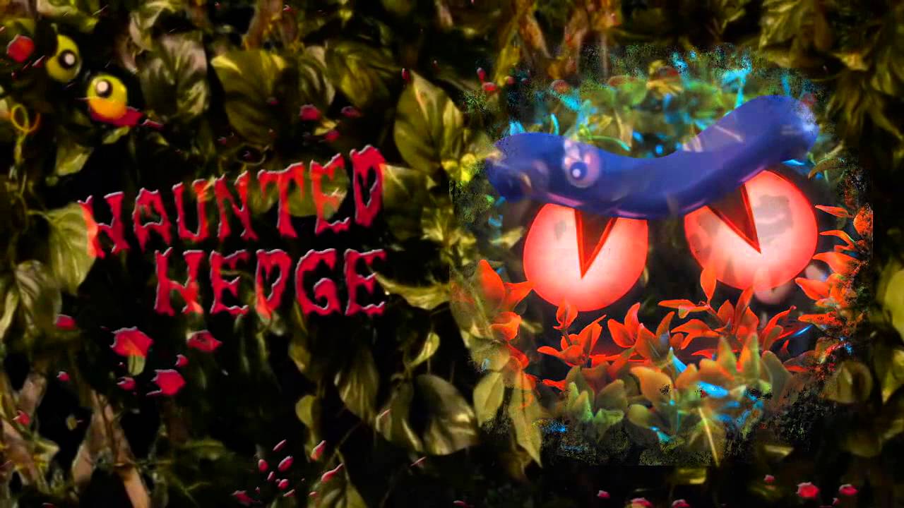 Haunted Hedge - Spirit Halloween - YouTube