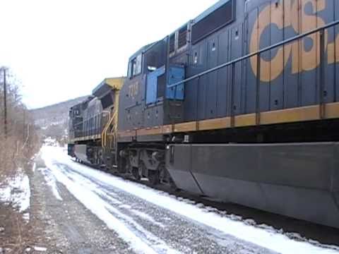 CSX 7852 Leads CSX Q127-14 in Wauhatchie, TN - YouTube