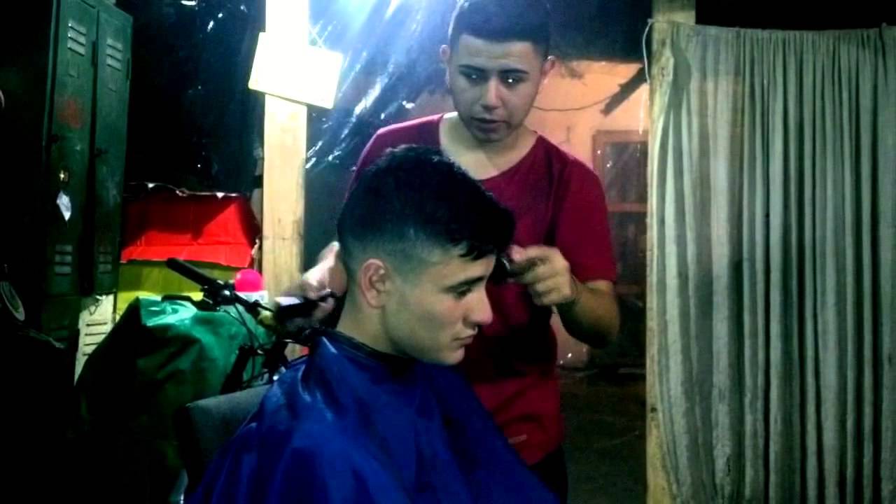 Corte de pelo sombreado o fade - YouTube