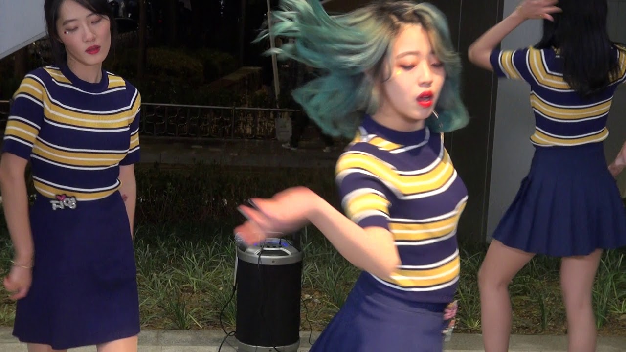 짧은 치마 Miniskirt, 여성댄스팀 라르고 LARGO, 홍대AK버스킹존 20191116 - YouTube