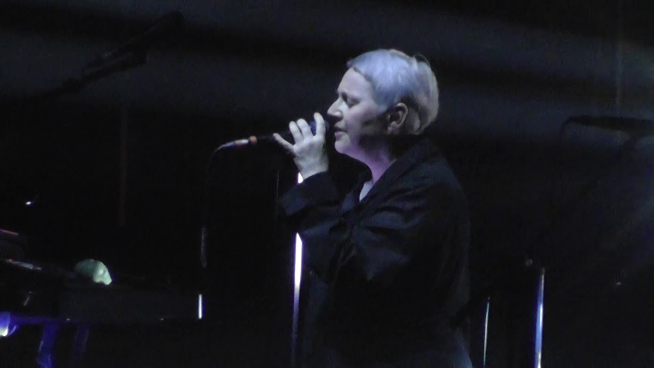 Massive Attack (with Elizabeth Fraser) @ Roma - 08/02/2019: Teardrop ...