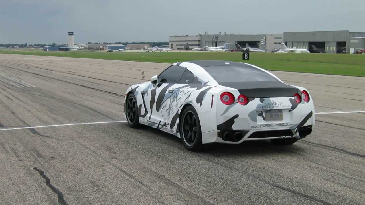 Nissan GT-R Launch Control - Michigan Mile 2013... - YouTube