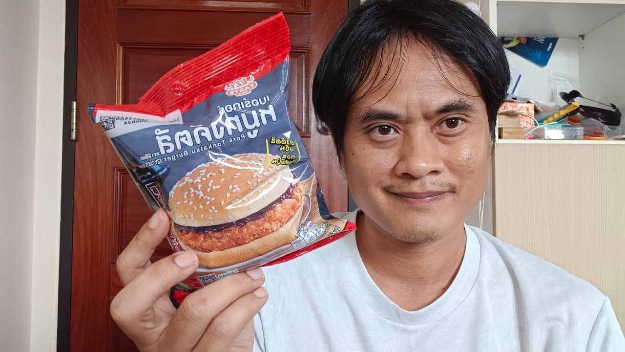 รีวิวเบอร์เกอร์หมูทงคัตสึ ตราอีซี่เทส ezy taste - YouTube
