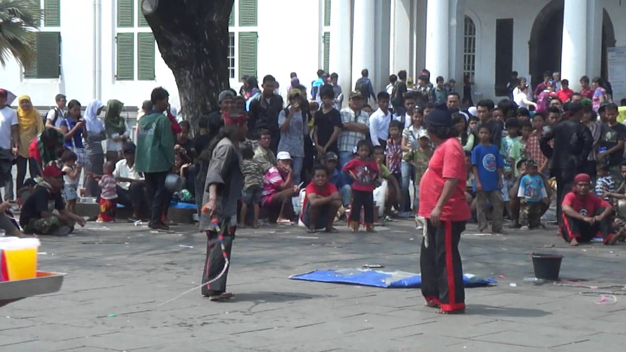 Indonesia whipping ritual - YouTube