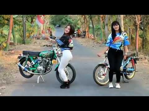 Goyang dua model cewe cb 100