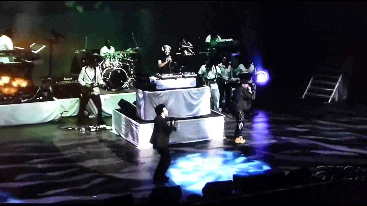 Kris Kross @ So So Def 20th Anniversary All Star Concert - YouTube