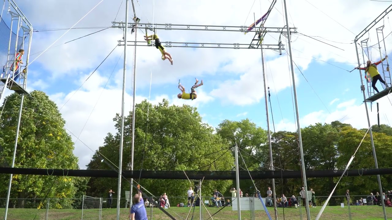 Flying Trapeze - Most Different Catches in one hour - World Record ...