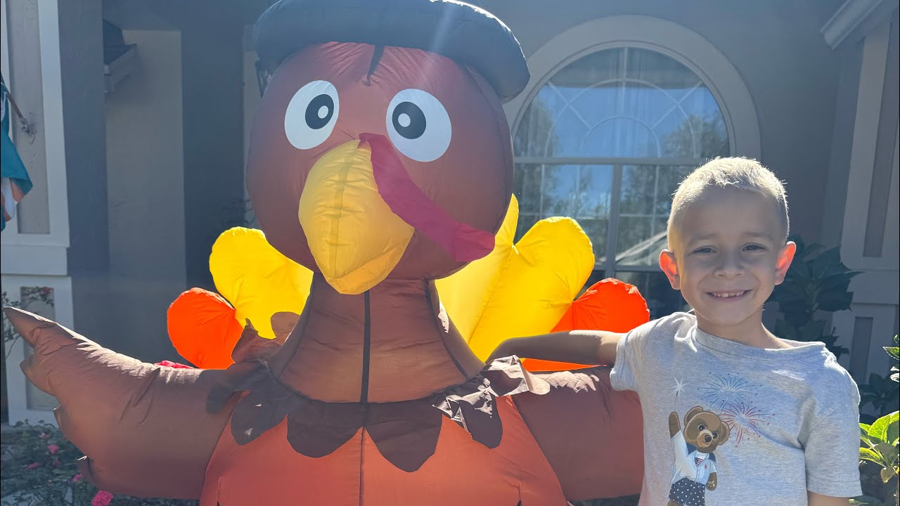 Thanksgiving inflatables #inflatables #gobblegobble #holiday # ...