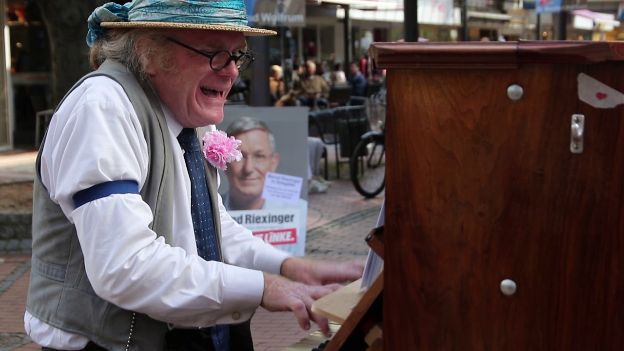 "Bestimmt Verstimmt" Dennis Mayne in Salzgitter City T2 - YouTube