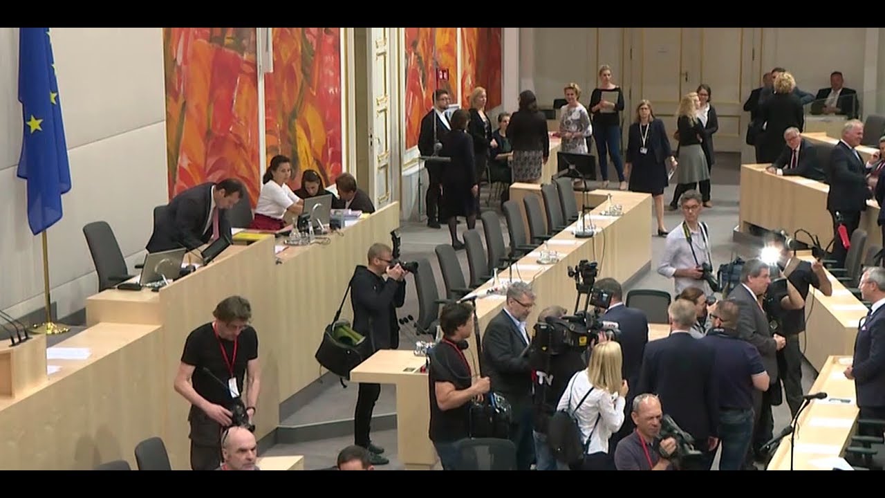 Mehrheit für Misstrauensantrag gegen Regierung - YouTube