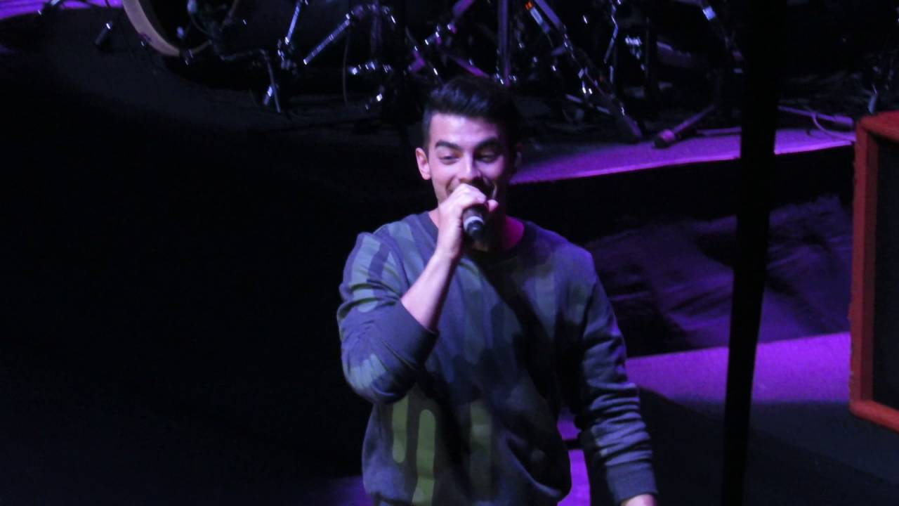 DNCE - Body Moves / Rays of Sunshine / London / 24 October 2016 - YouTube